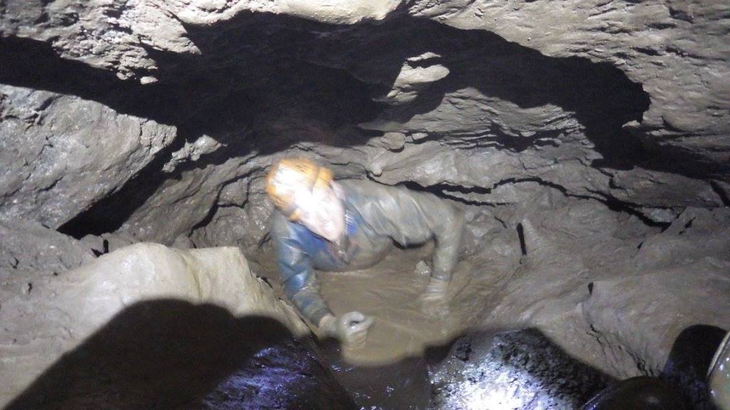 Stoney Middleton Cave Crawl – By C. Dickens – Derbyshire Pennine Club